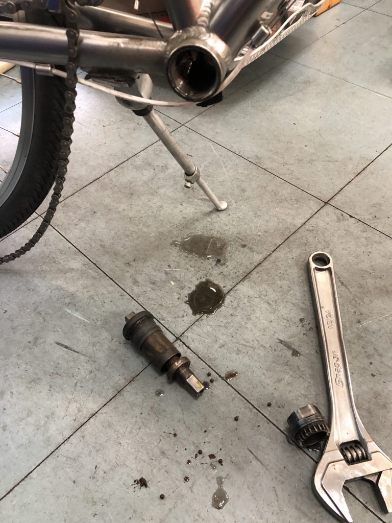 クロスバイクのBB交換！多発！ | 岐阜県各務原市の初心者向けサイクリング専門店 ウイール