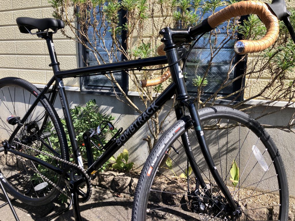 BOMBTRACKのグラベルロード『ARISE』！新車をカスタマイズ！ | 岐阜県各務原市の初心者向けサイクリング専門店 ウイール